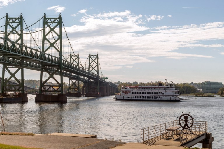 10 Fun Things To Do in Quad Cities | Memorable Visit Guaranteed ...