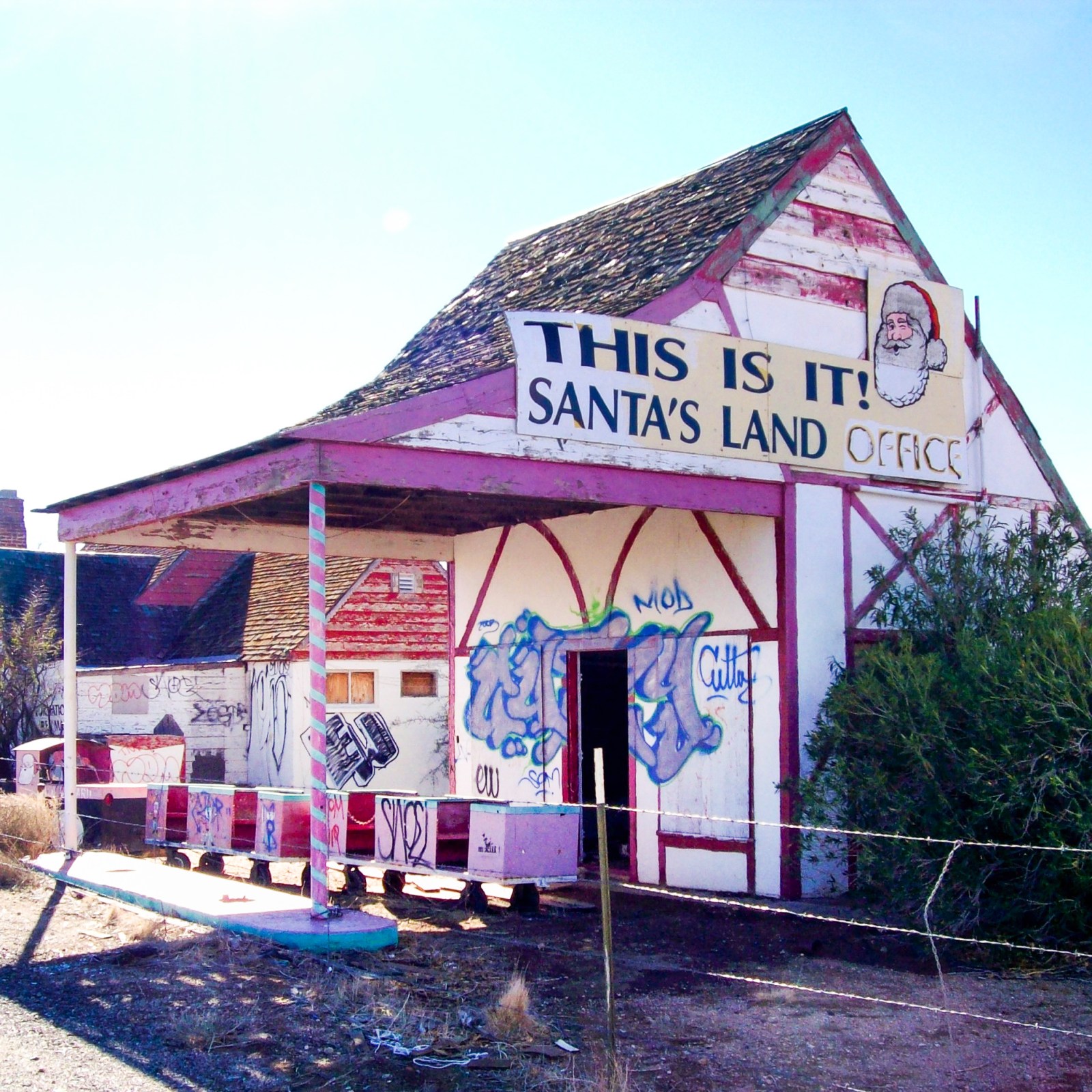 Meet Santa Claus, Arizona: An Abandoned Theme Town In The Middle Of The ...