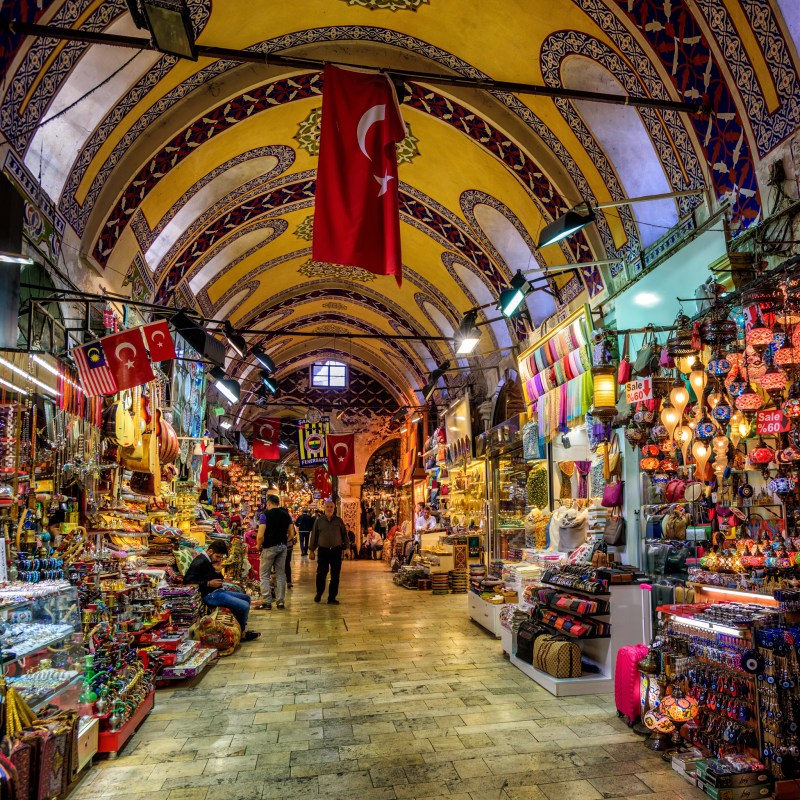 Etiquette In The Middle East: 8 Things To Know