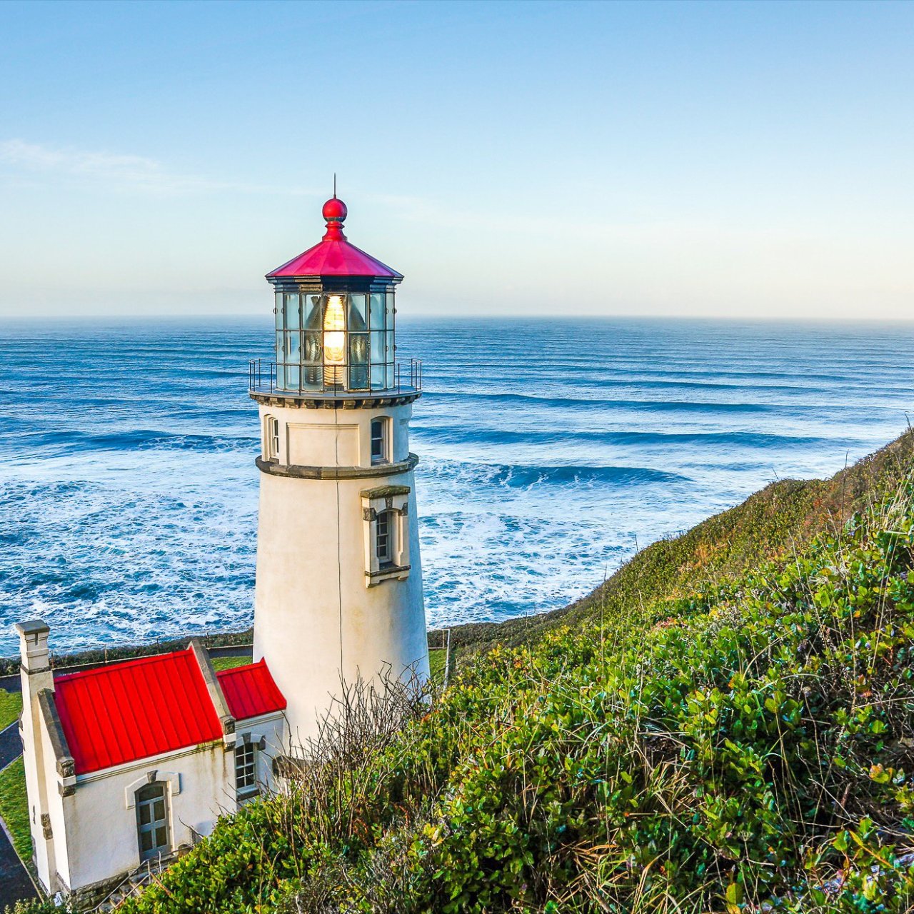 10 Beautiful Old Lighthouses Still In Operation In The U.S.