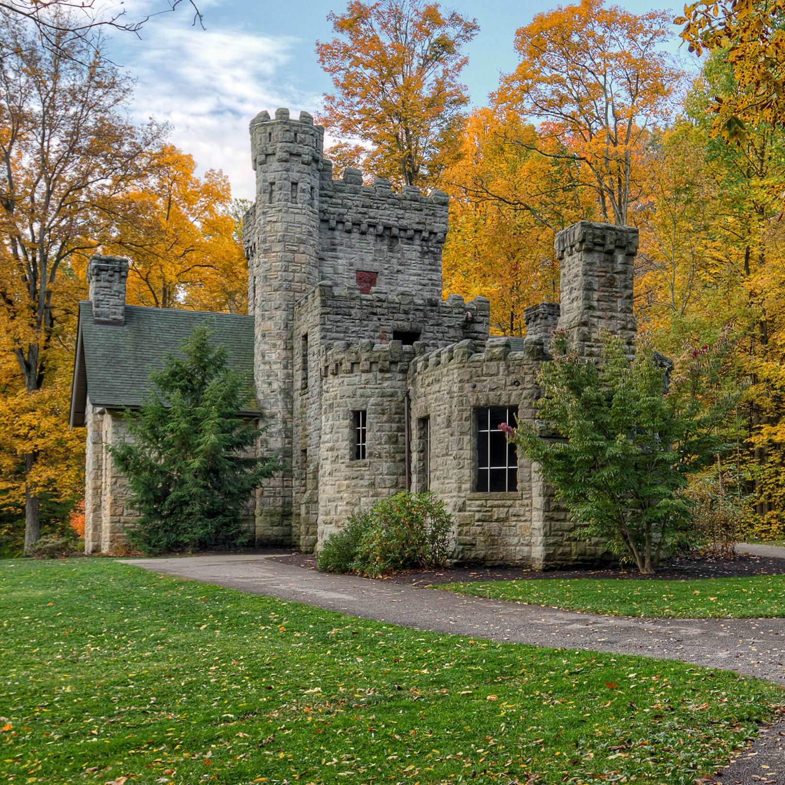 9 Beautiful Castles You Can Actually Visit In The Midwest | TravelAwaits