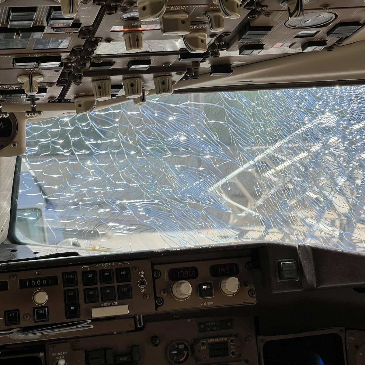 Delta Pilots Safely Land Plane After Windshield Shattered At 30,000 ...