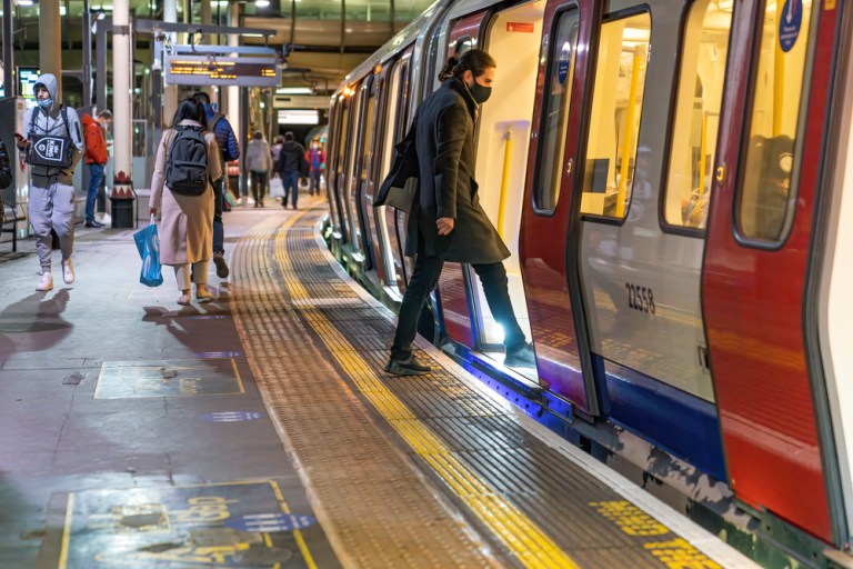 5 Key Tips For Navigating The London Tube, According To A Local ...