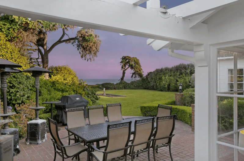 The Top 10 Santa Cruz Airbnb Rentals On The Water | TravelAwaits