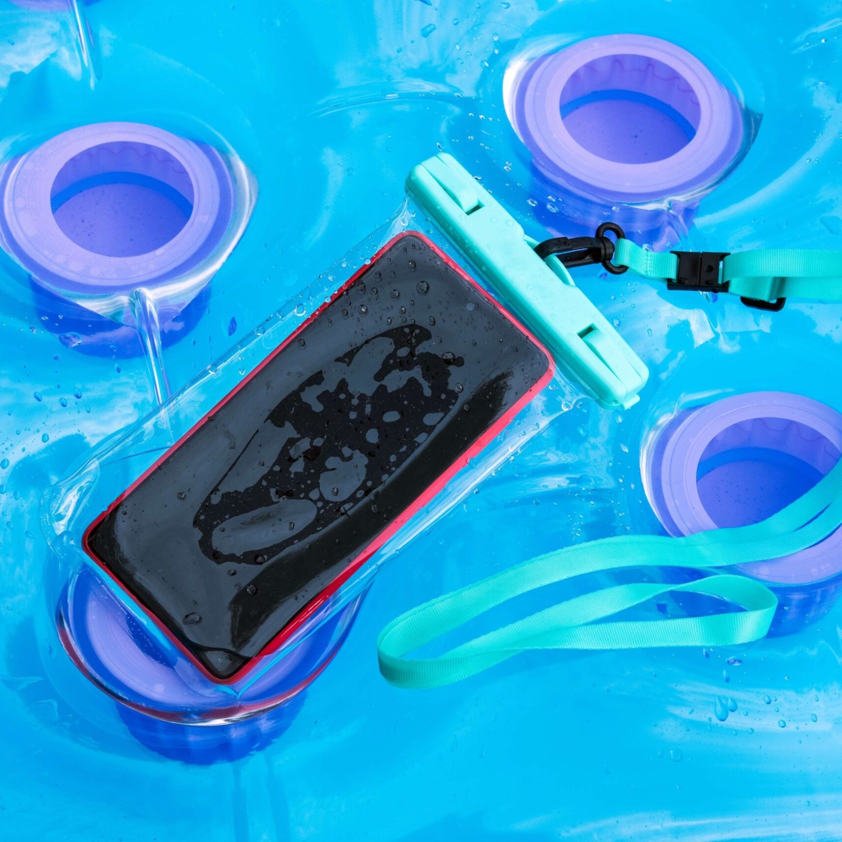 11 Best Waterproof Phone Cases According To Experts | TravelAwaits