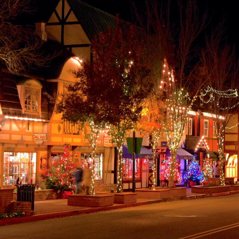7 California Central Coast Towns That Light Up For Christmas | TravelAwaits