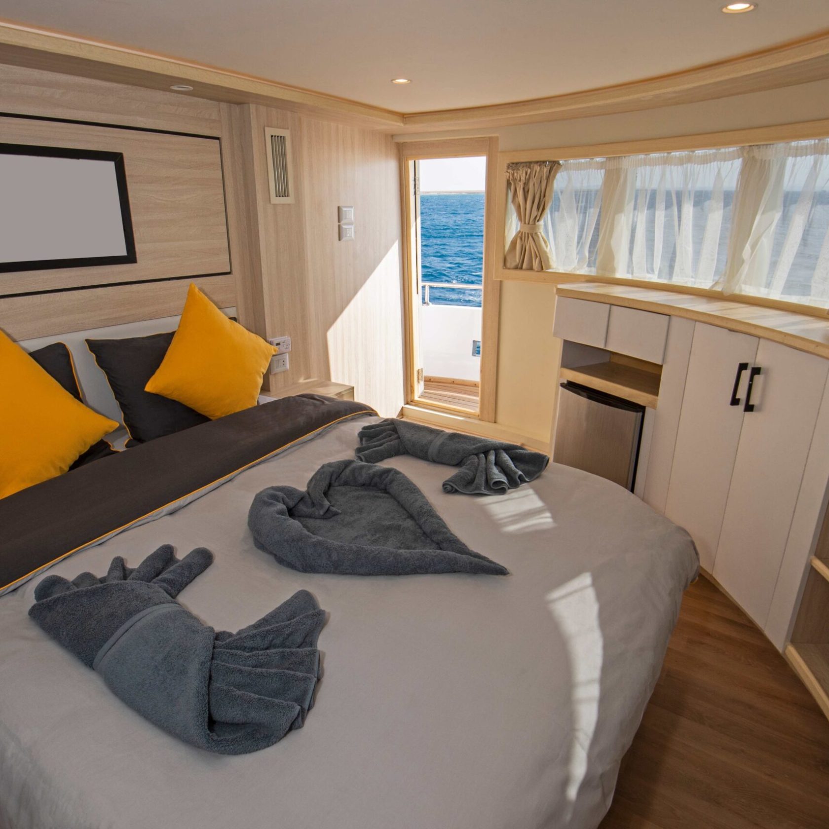 7 Essentials To Maximize Space In A Cruise Cabin, As Recommended By ...
