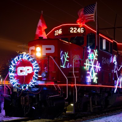 Canada’s Festive Holiday Train To Cross The U.S. And Canada — See The ...
