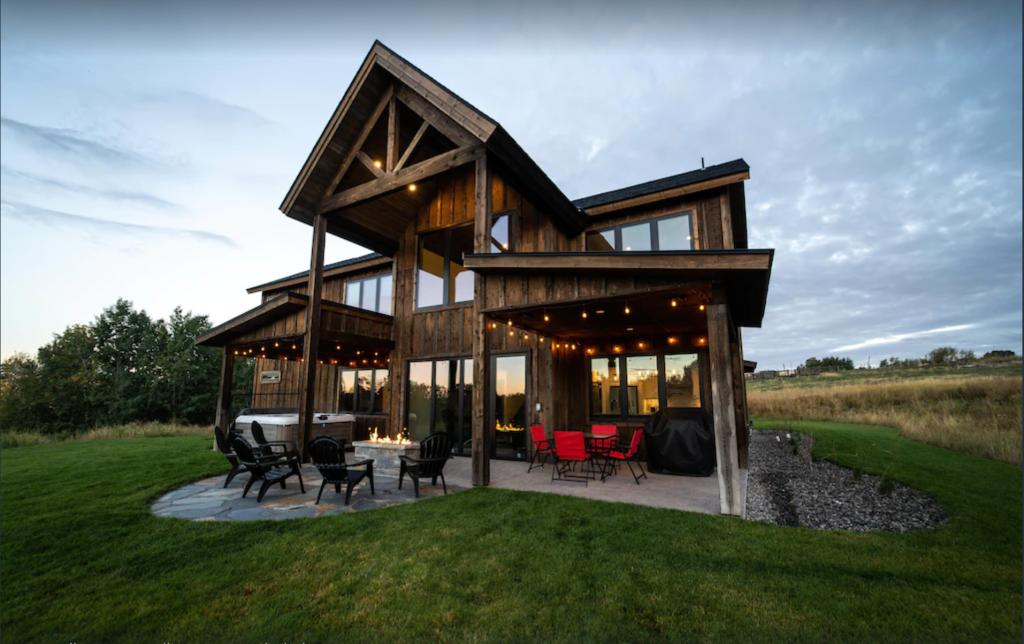 10 Amazing Idaho Cabins Near Yellowstone National Park