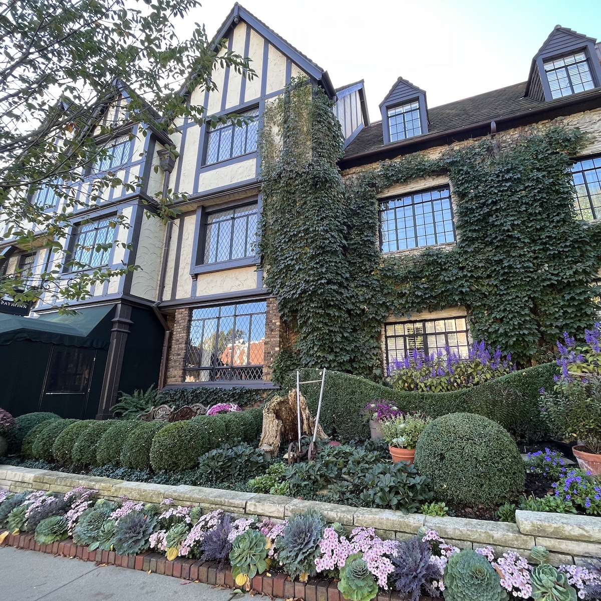 A Luxe British Manor Experience In The Heart Of the Midwest | TravelAwaits