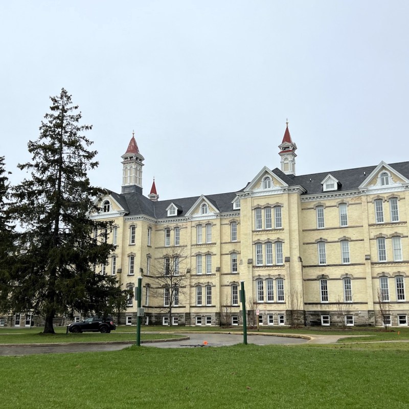 My 7 Favorite Restaurants At The Village At Grand Traverse Commons ...