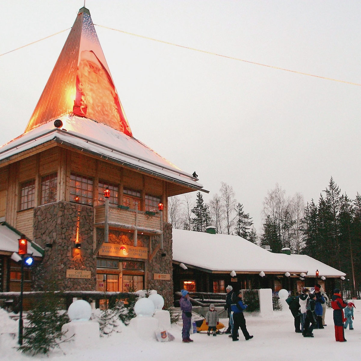 9 Towns Around The World That Celebrate Christmas All Year Long ...