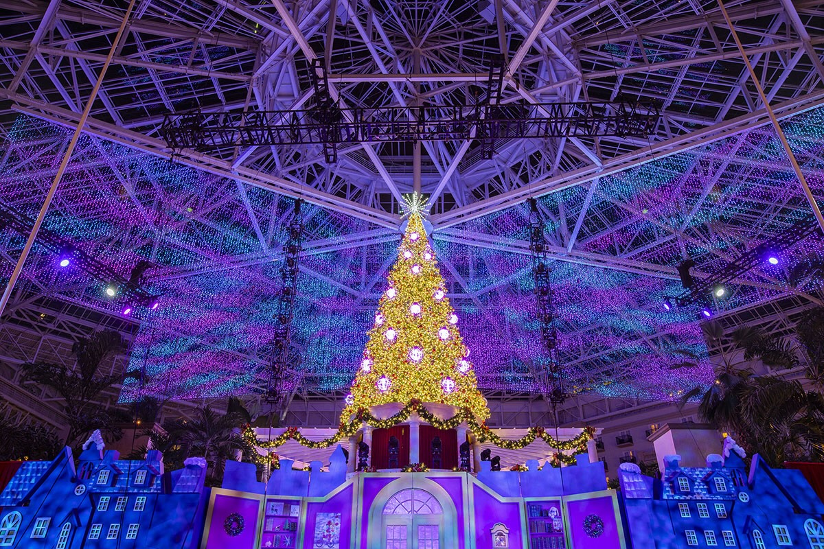The 11 Best Places To See Christmas Lights In Orlando | TravelAwaits