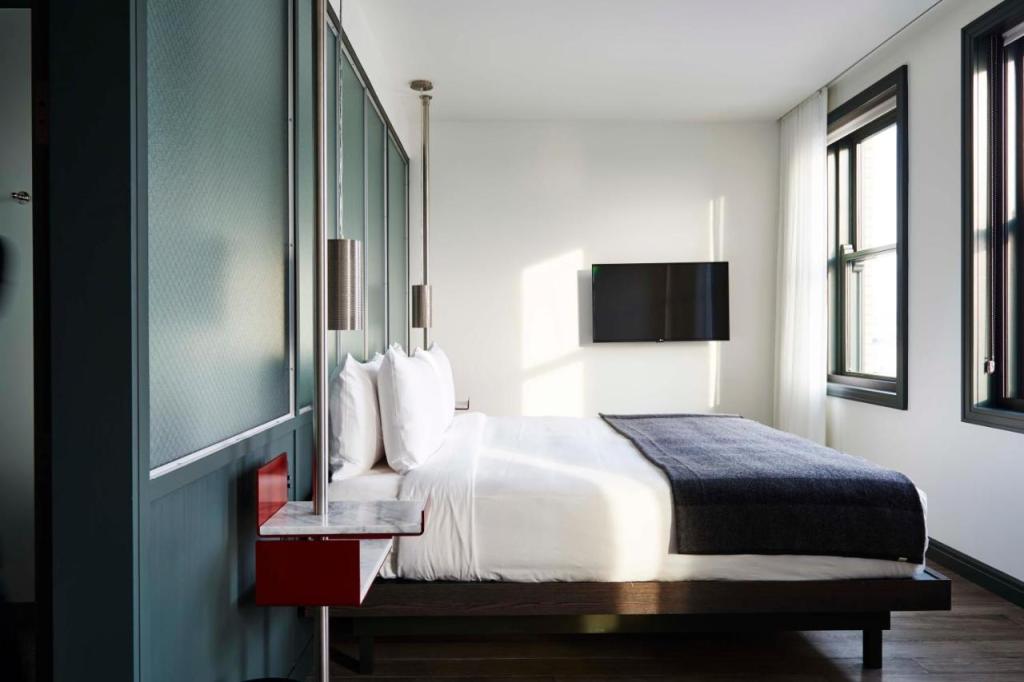 Drink, Sleep, & Be Merry: Chicago's Best Boutique Hotels with Bars ...