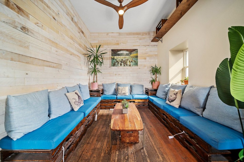 Best Hostels for Adults Across the United States | TravelAwaits