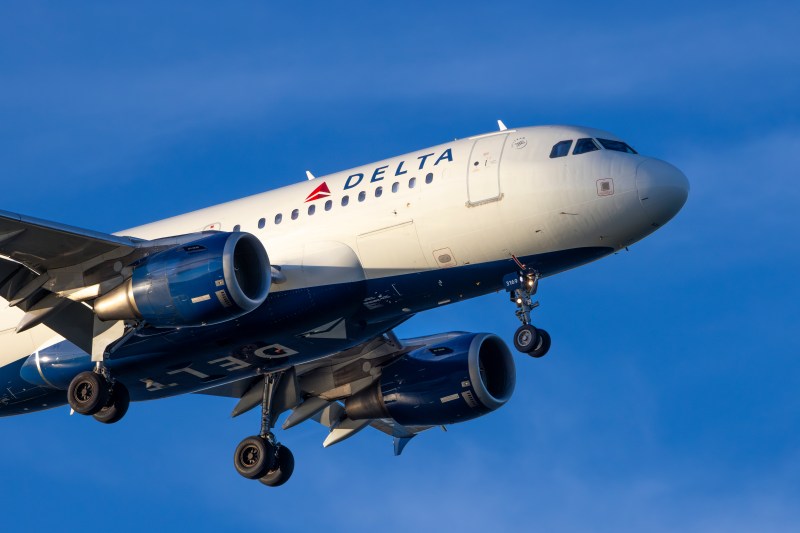 3 Reasons I Pay More to Fly With Legacy Airlines on International Trips ...