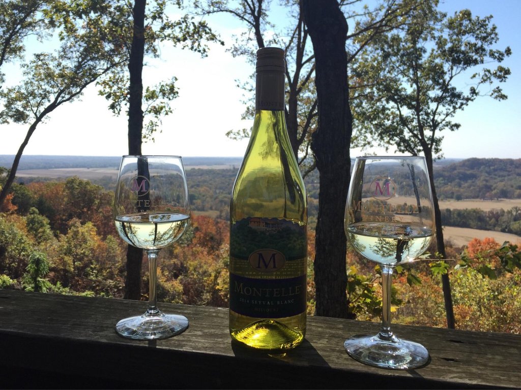 8 Delicious & Gorgeous Wineries in Missouri | TravelAwaits