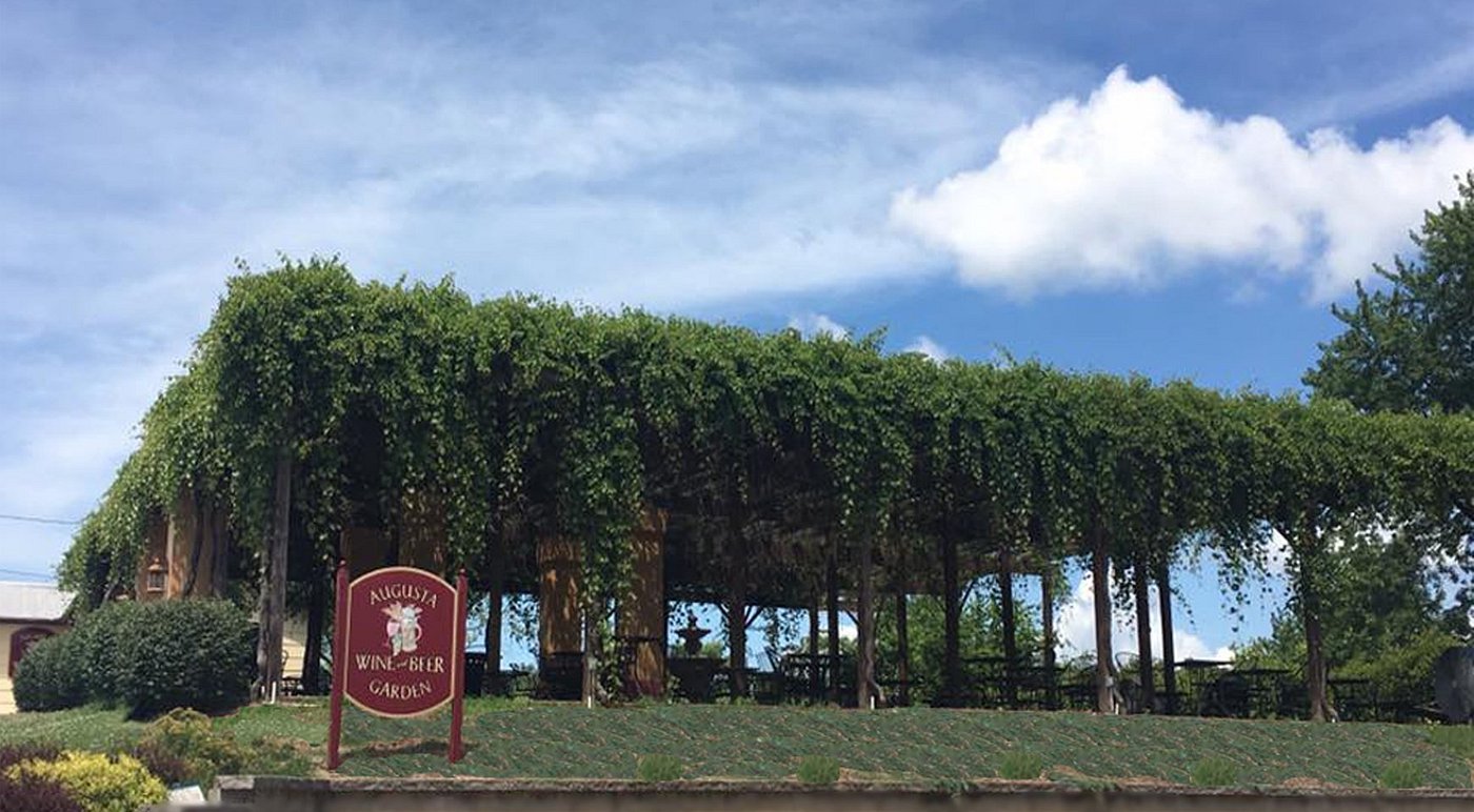 8 Delicious & Gorgeous Wineries in Missouri | TravelAwaits