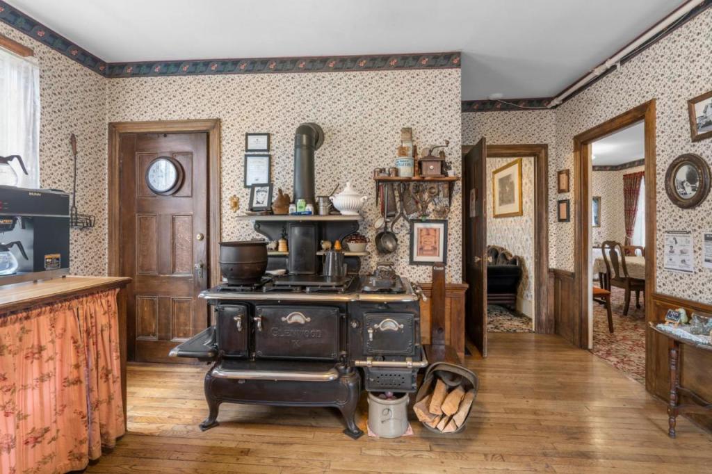 Welcome to the Most Terrifying B&B in the US: Lizzie Borden House ...