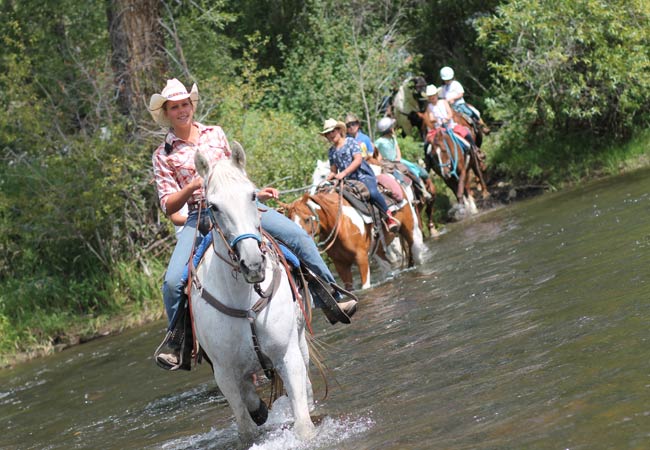 4 Amazing Ranches To Go Horseback Riding in Colorado | TravelAwaits