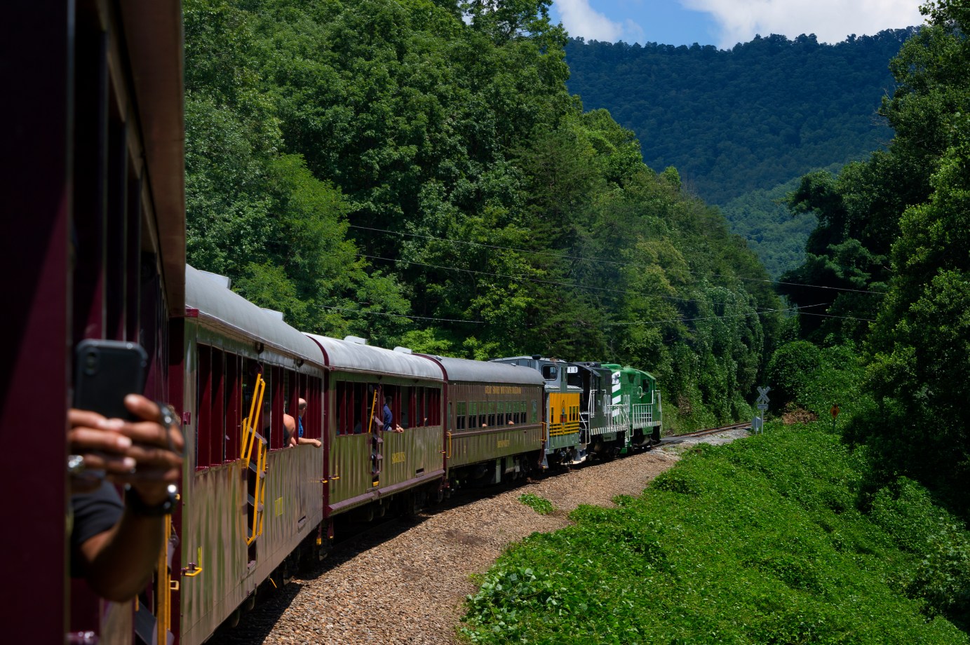 8 Scenic Train Journeys in the US Worth Your Money (No Amtrak ...