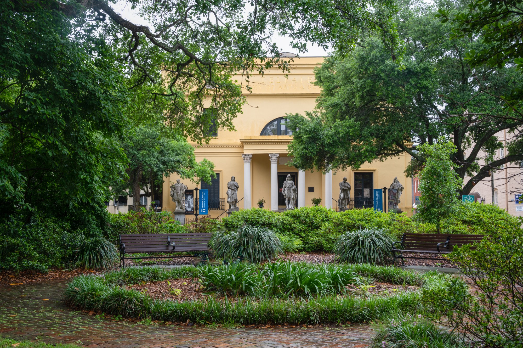 Charleston vs Savannah for Vacation: Which Should You Visit First ...