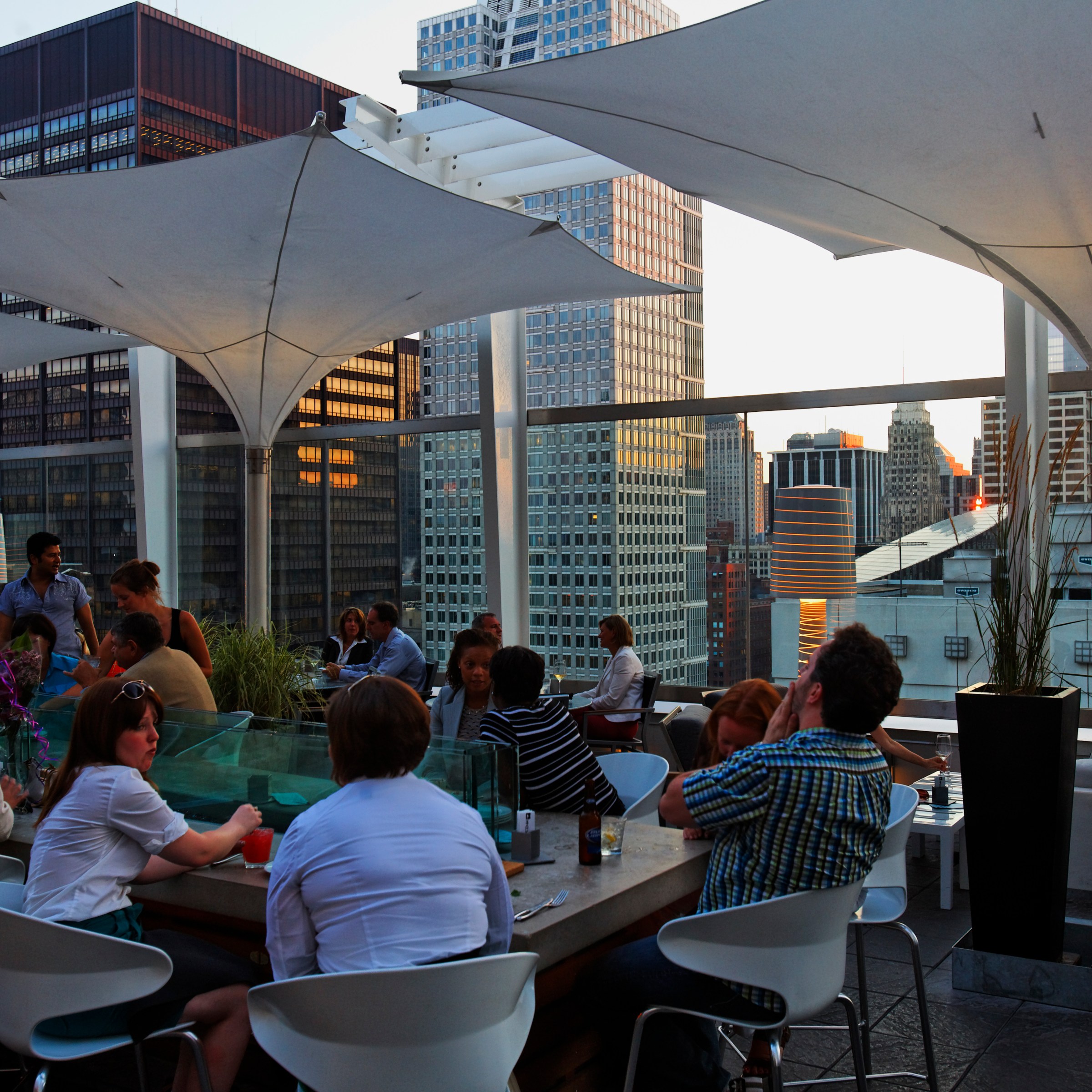 10 Tallest Rooftop Bars in Chicago | TravelAwaits