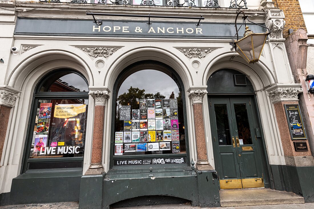 8 Famous London Pubs with Live Music | TravelAwaits