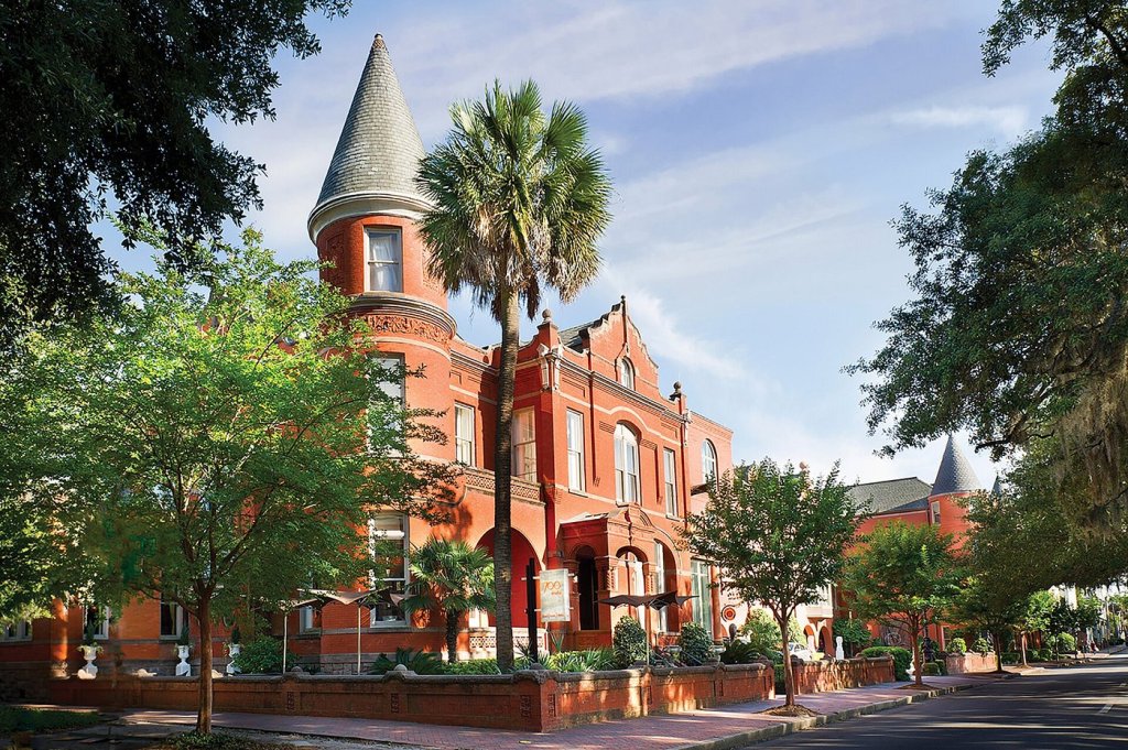 8 Boutique Hotels in Savannah’s Historic District | TravelAwaits