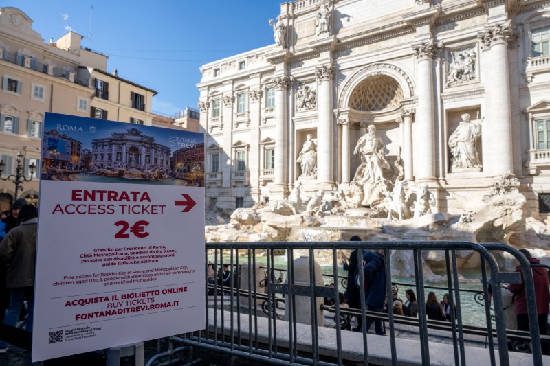 Trevi Fountain Now Comes with a €2 Entry Fee for Non-Residents ...